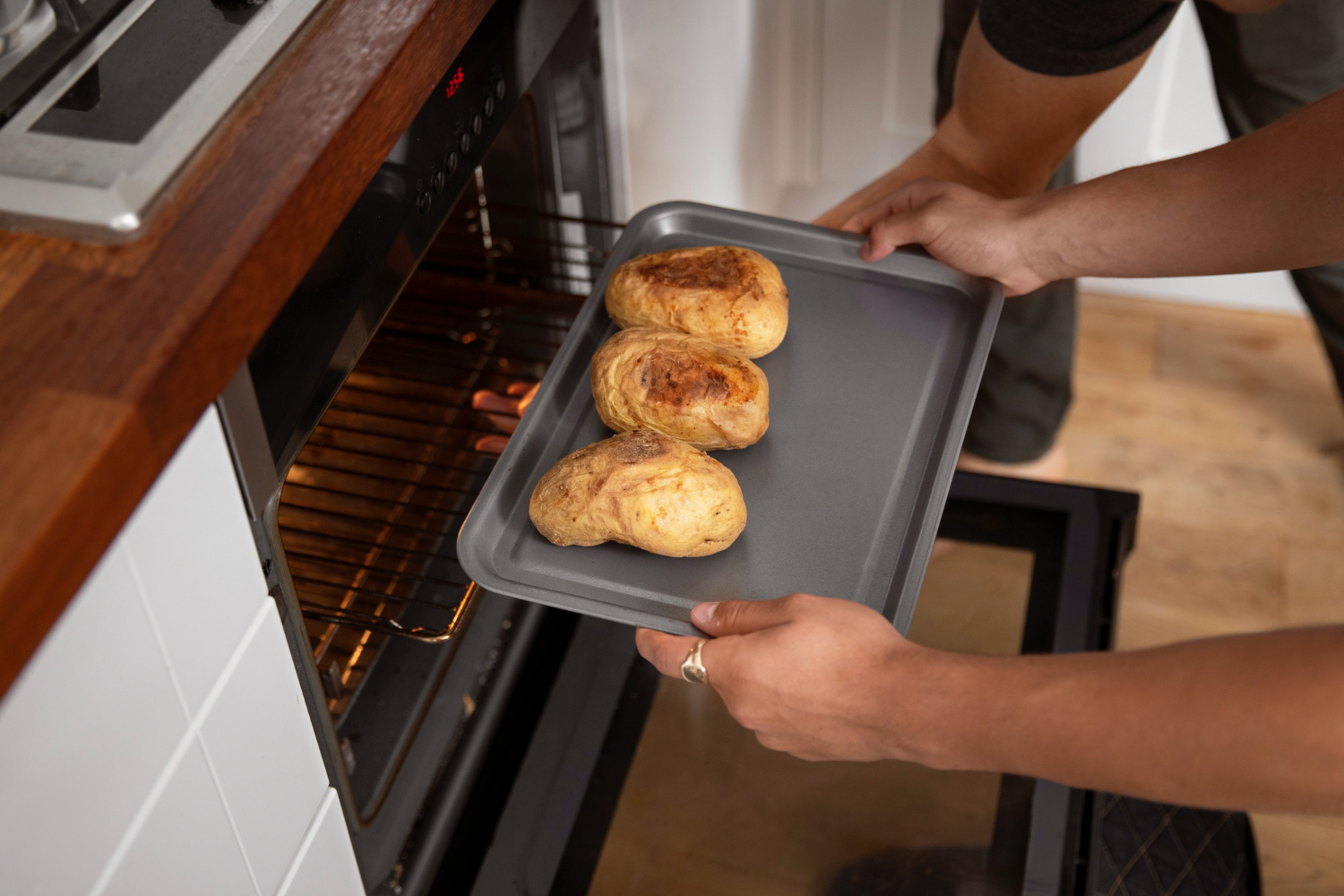 How to Clean a Toaster Oven WIth Easy 4 Steps - Cook & Decor
